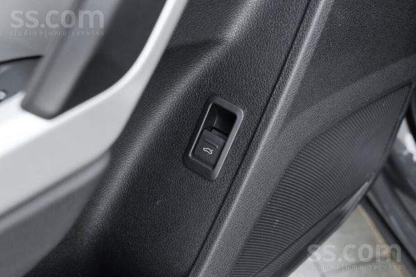 Pelēks Audi Q3 2023 Rīga, ar dzinēja tilpumu 2.00 L un nobraukumu 57 tūkst. km par 27950 €, foto 9 vietnē AUTOMOTO.COM.LV