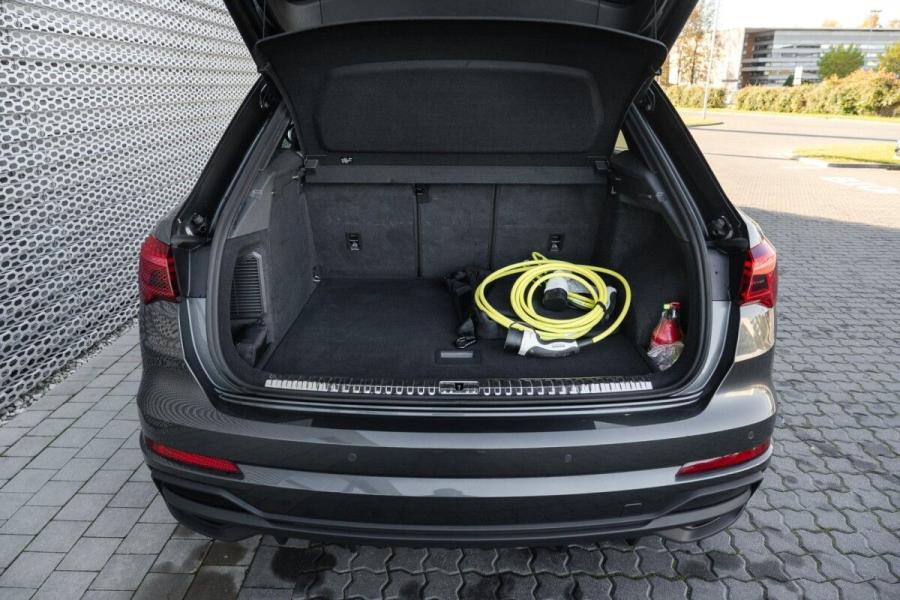 Pelēks Audi Q3 2023 Mārupe, ar dzinēja tilpumu 1.40 L un nobraukumu 124 tūkst. km par 31250 €, foto 35 vietnē AUTOMOTO.COM.LV