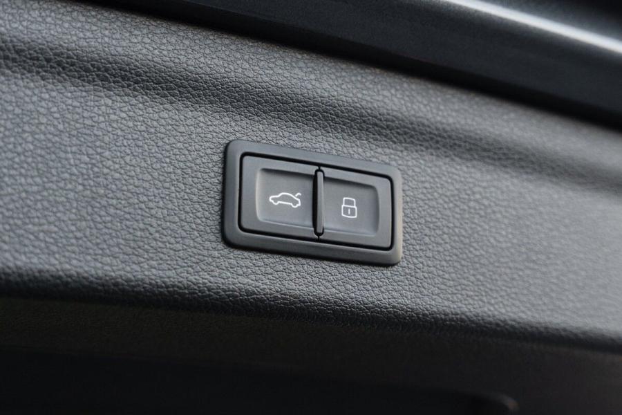Pelēks Audi Q3 2023 Mārupe, ar dzinēja tilpumu 1.40 L un nobraukumu 124 tūkst. km par 31250 €, foto 36 vietnē AUTOMOTO.COM.LV