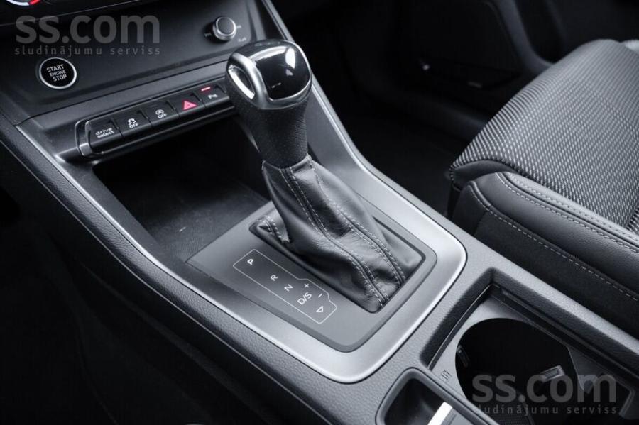 Pelēks Audi Q3 2024 Rīga, ar dzinēja tilpumu 2.00 L un nobraukumu 24 tūkst. km par 39900 €, foto 25 vietnē AUTOMOTO.COM.LV