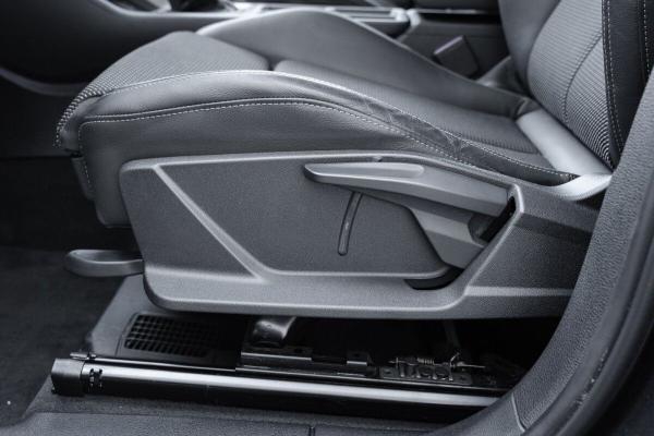 Pelēks Audi Q3 2024 Mārupe, ar dzinēja tilpumu 2.00 L un nobraukumu 24 tūkst. km par 38900 €, foto 7 vietnē AUTOMOTO.COM.LV