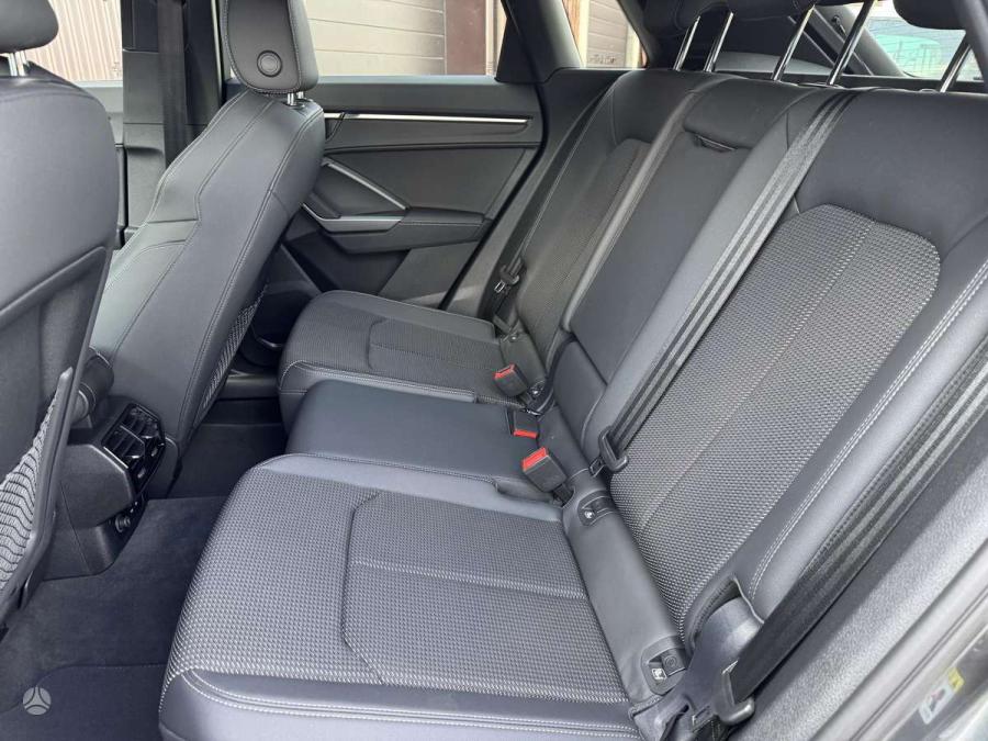 Pelēks Audi Q3 2025 Telšiai, ar dzinēja tilpumu 1.97 L un nobraukumu 0 tūkst. km par 36000 €, foto 17 vietnē AUTOMOTO.COM.LV
