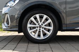 Grey Audi Q3 2025 in Vilnius, with an engine capacity of 2.00 L and mileage of 18 thousand km for 39650 €, photo 5 on AUTOMOTO.COM.LV