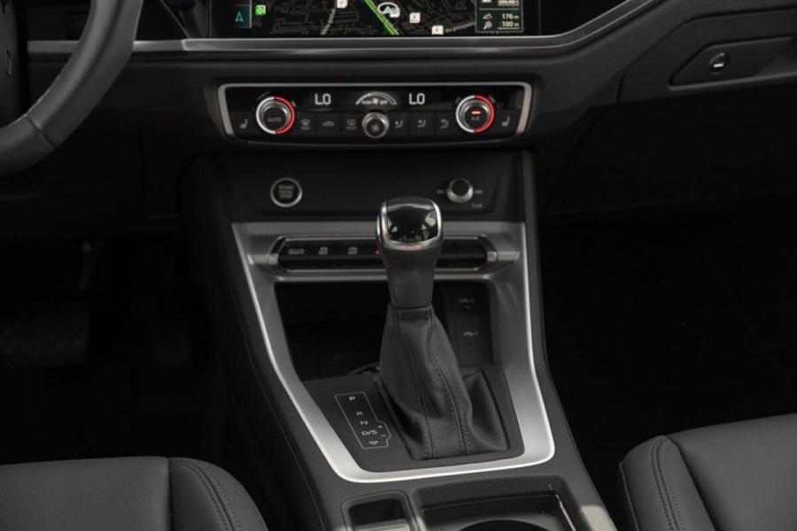 Grey Audi Q3 2025 in Vilnius, with an engine capacity of 2.00 L and mileage of 18 thousand km for 39650 €, photo 11 on AUTOMOTO.COM.LV