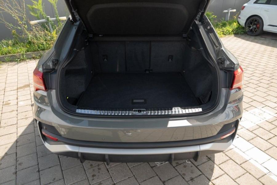 Grey Audi Q3 2025 in Vilnius, with an engine capacity of 2.00 L and mileage of 18 thousand km for 39650 €, photo 22 on AUTOMOTO.COM.LV