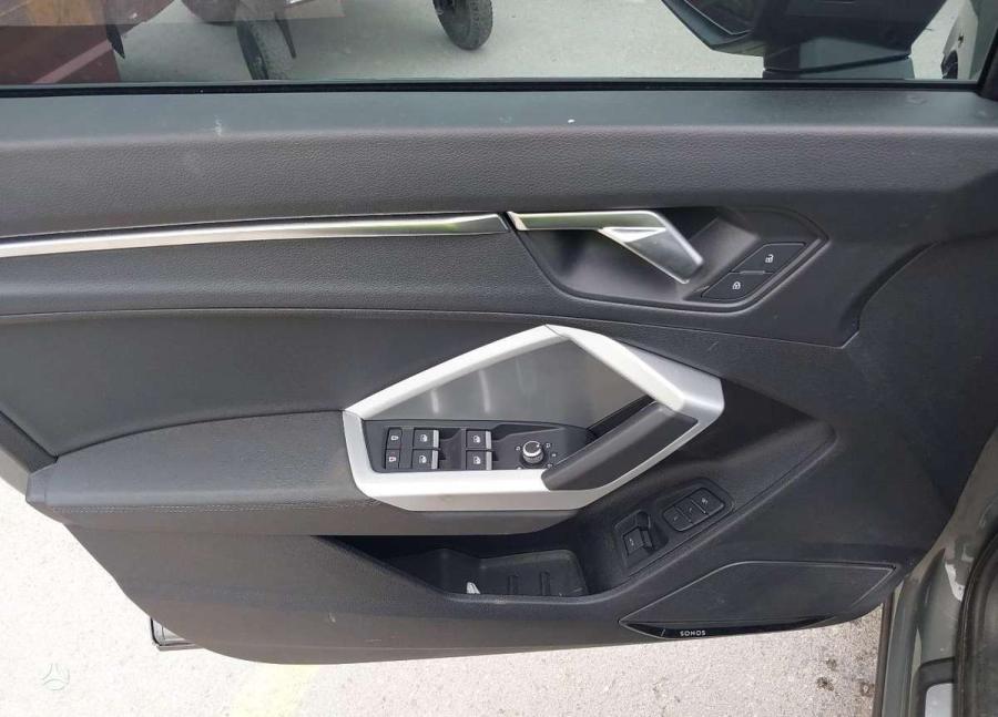 Pelēks Audi Q3 2025 Kauņa, ar dzinēja tilpumu 1.98 L un nobraukumu 16 tūkst. km par 17500 €, foto 29 vietnē AUTOMOTO.COM.LV
