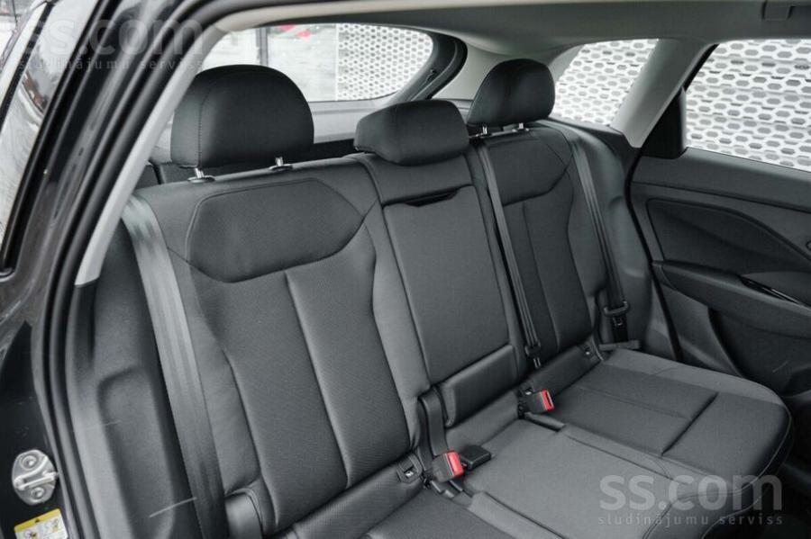 Pelēks Audi Q3 2026 Rīga, ar dzinēja tilpumu 1.50 L un nobraukumu 4 tūkst. km par 42900 €, foto 33 vietnē AUTOMOTO.COM.LV
