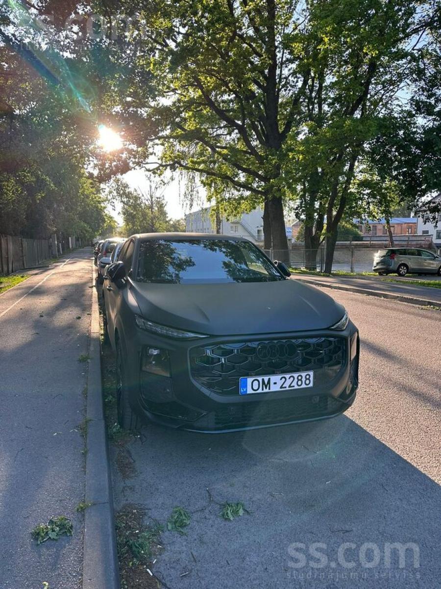 Grey Audi Q3 2026 in Riga, with an engine capacity of 1.50 L and mileage of 2 thousand km for 49000 €, photo 4 on AUTOMOTO.COM.LV
