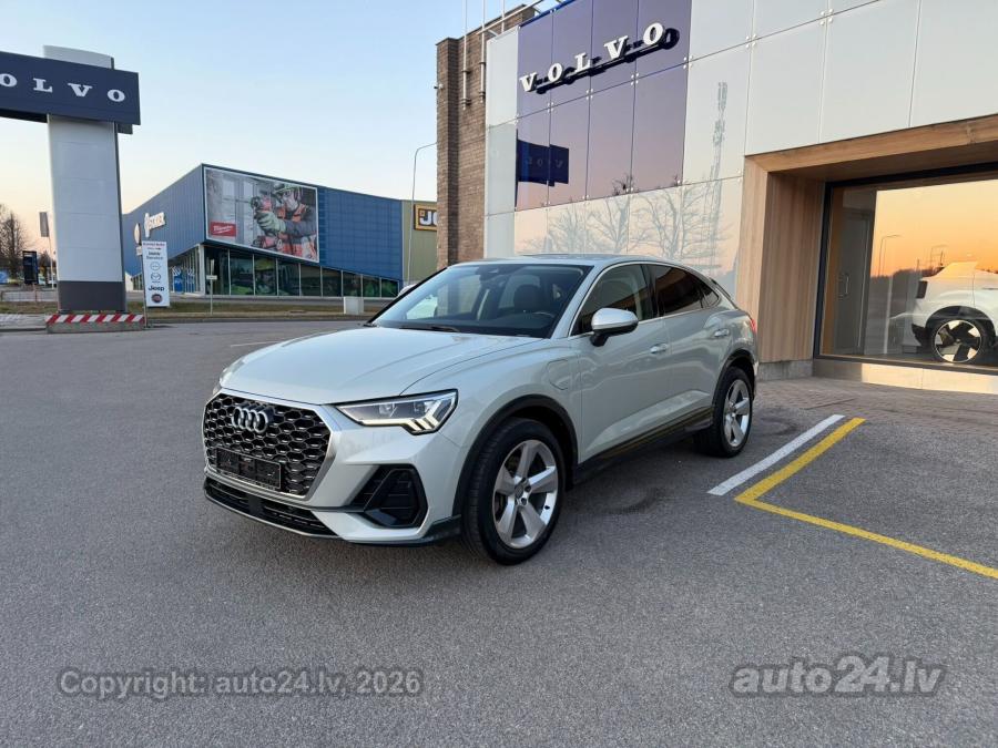 Pelēks Audi Q3 2022 Pērnava, ar dzinēja tilpumu 1.40 L un nobraukumu 30 tūkst. km par 29900 €, foto 1 vietnē AUTOMOTO.COM.LV