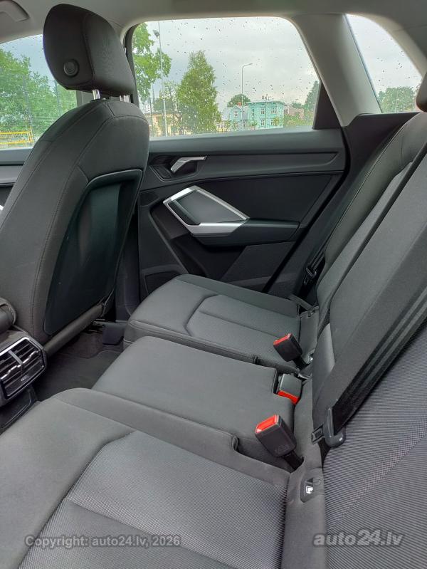 Pelēks Audi Q3 2021 Rakvere, ar dzinēja tilpumu 1.50 L un nobraukumu 27 tūkst. km par 26500 €, foto 7 vietnē AUTOMOTO.COM.LV