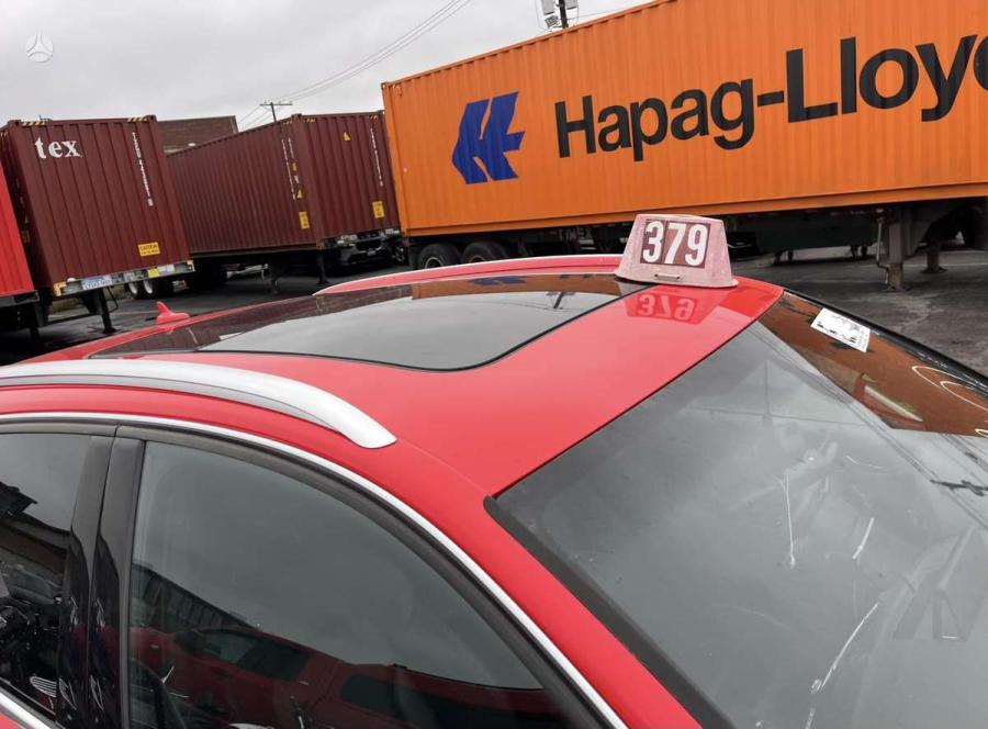 Red Audi Q3 2016 in Siauliai, with an engine capacity of 1.98 L and mileage of 223 thousand km for 6850 €, photo 9 on AUTOMOTO.COM.LV