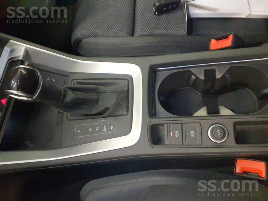 Sarkans Audi Q3 2025 Rīga, ar dzinēja tilpumu 1.50 L un nobraukumu 19 tūkst. km par 37900 €, foto 10 vietnē AUTOMOTO.COM.LV