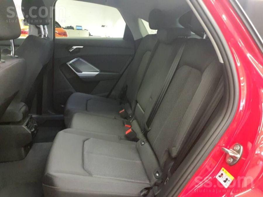 Sarkans Audi Q3 2025 Rīga, ar dzinēja tilpumu 1.50 L un nobraukumu 19 tūkst. km par 37900 €, foto 11 vietnē AUTOMOTO.COM.LV