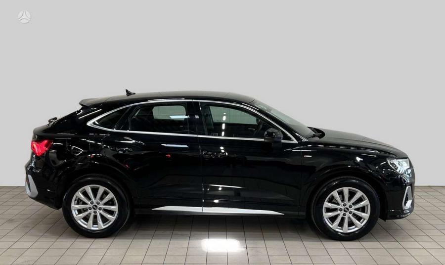Melns Audi Q3 Sportback 2021 Kauņa, ar dzinēja tilpumu 1.50 L un nobraukumu 110 tūkst. km par 24500 €, foto 4 vietnē AUTOMOTO.COM.LV