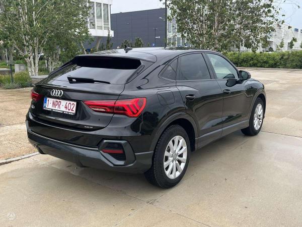 Black Audi Q3 Sportback 2021 in Vilnius, with an engine capacity of 1.97 L and mileage of 99 thousand km for 26400 €, photo 4 on AUTOMOTO.COM.LV