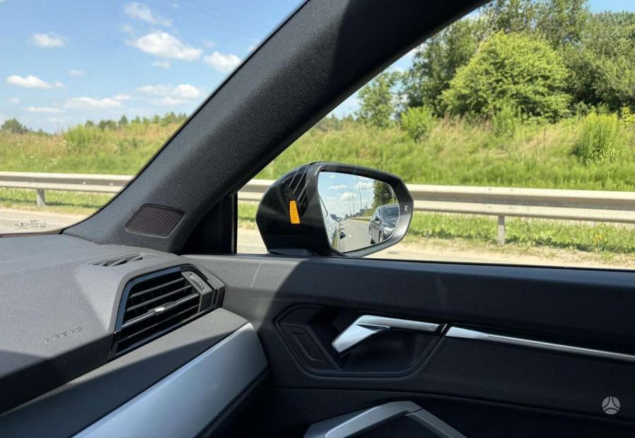 Melns Audi Q3 Sportback 2021 Viļņa, ar dzinēja tilpumu 1.97 L un nobraukumu 99 tūkst. km par 25900 €, foto 17 vietnē AUTOMOTO.COM.LV
