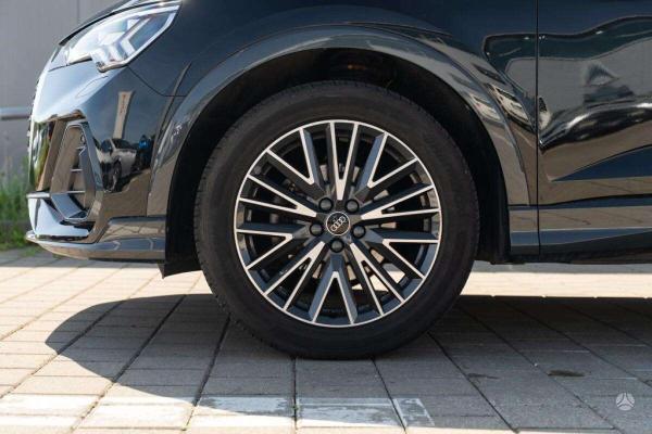 Melns Audi Q3 Sportback 2023 Viļņa, ar dzinēja tilpumu 1.50 L un nobraukumu 25 tūkst. km par 34950 €, foto 3 vietnē AUTOMOTO.COM.LV