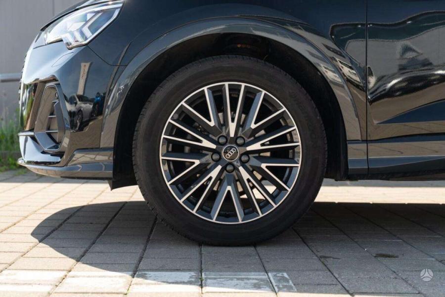 Melns Audi Q3 Sportback 2023 Viļņa, ar dzinēja tilpumu 1.50 L un nobraukumu 25 tūkst. km par 34950 €, foto 4 vietnē AUTOMOTO.COM.LV