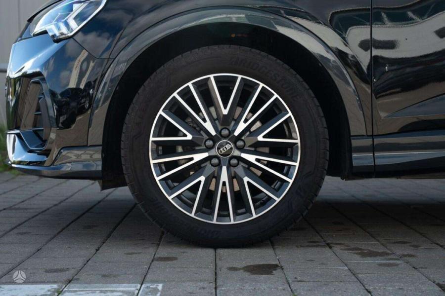Black Audi Q3 Sportback 2024 in Vilnius, with an engine capacity of 1.50 L and mileage of 12 thousand km for 34750 €, photo 5 on AUTOMOTO.COM.LV