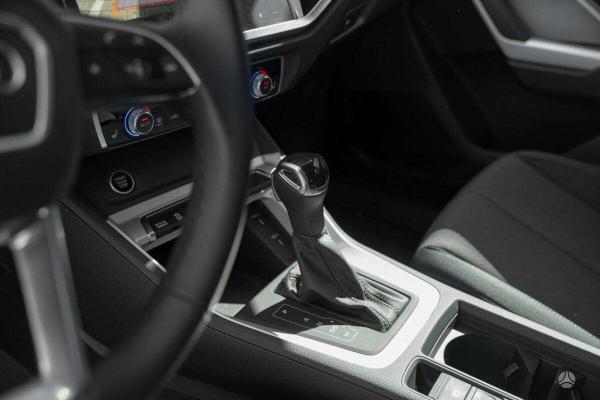 Black Audi Q3 Sportback 2024 in Vilnius, with an engine capacity of 1.50 L and mileage of 12 thousand km for 34750 €, photo 10 on AUTOMOTO.COM.LV