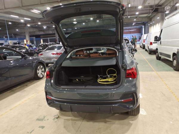 Grey Audi Q3 Sportback 2022 in Vilnius, with an engine capacity of 1.40 L and mileage of 87 thousand km for 27890 €, photo 8 on AUTOMOTO.COM.LV