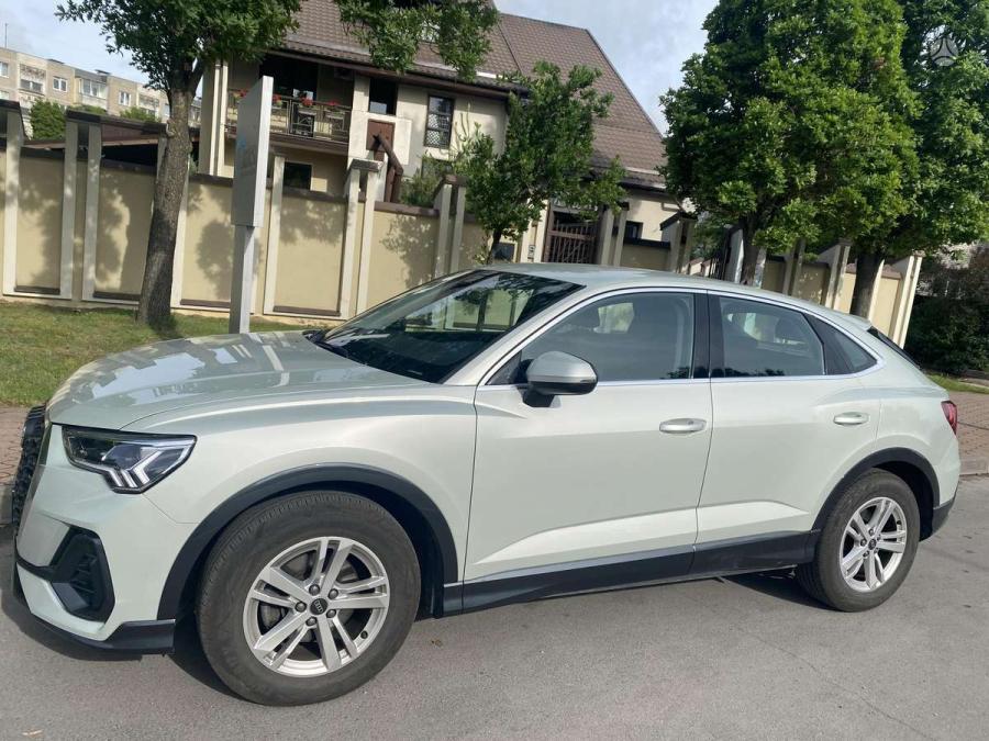 Серый Ауди Q3 Sportback 2023 в Клайпеда, объемом двигателя 1.50 л и пробегом 55 тыс. км за 29500 €, фото 1 на AUTOMOTO.COM.LV