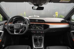 Pelēks Audi Q3 Sportback 2025 Viļņa, ar dzinēja tilpumu 2.00 L un nobraukumu 18 tūkst. km par 39650 €, foto 19 vietnē AUTOMOTO.COM.LV