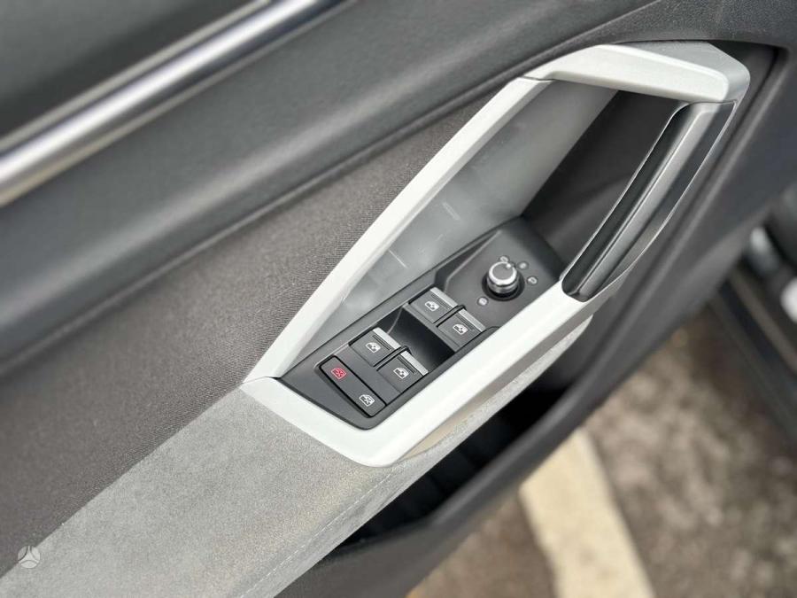 Grey Audi Q3 Sportback 2020 in Kaunas, with an engine capacity of 1.97 L and mileage of 215 thousand km for 21000 €, photo 17 on AUTOMOTO.COM.LV