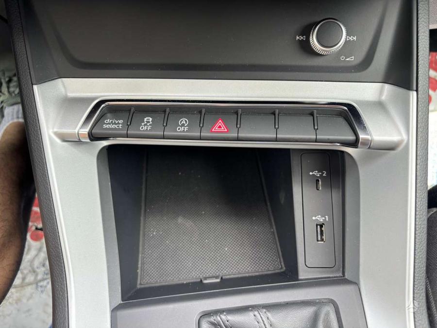 Grey Audi Q3 Sportback 2020 in Kaunas, with an engine capacity of 1.97 L and mileage of 215 thousand km for 21000 €, photo 36 on AUTOMOTO.COM.LV
