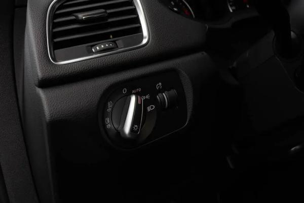 Balts Audi Q3 2012 Jelgava, ar dzinēja tilpumu 2.00 L un nobraukumu 191 tūkst. km par 10300 €, foto 9 vietnē AUTOMOTO.COM.LV