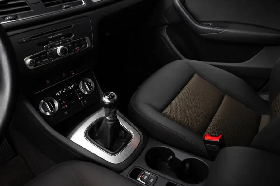 White Audi Q3 2012 in Jelgava, with an engine capacity of 2.00 L and mileage of 191 thousand km for 10300 €, photo 11 on AUTOMOTO.COM.LV