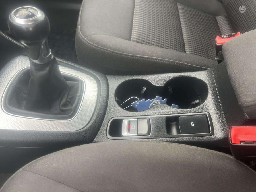 White Audi Q3 2012 in Taurage, with an engine capacity of 1.97 L and mileage of 236 thousand km for 8300 €, photo 13 on AUTOMOTO.COM.LV