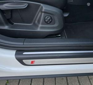 White Audi Q3 2015 in Panevezys, with an engine capacity of 1.97 L and mileage of 196 thousand km for 13250 €, photo 15 on AUTOMOTO.COM.LV