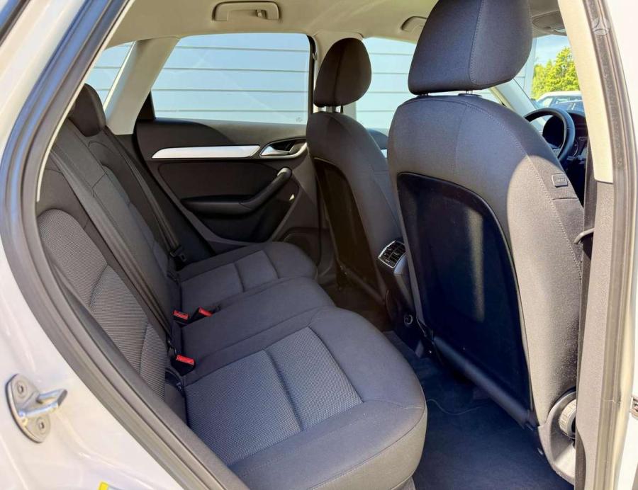 White Audi Q3 2016 in Panevezys, with an engine capacity of 1.97 L and mileage of 262 thousand km for 11300 €, photo 20 on AUTOMOTO.COM.LV