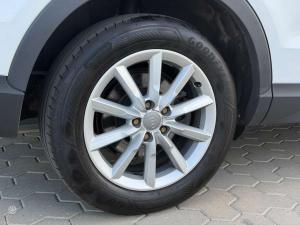 White Audi Q3 2016 in Vilnius, with an engine capacity of 1.97 L and mileage of 258 thousand km for 13600 €, photo 17 on AUTOMOTO.COM.LV