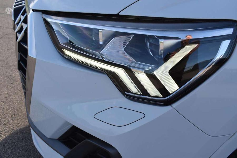 White Audi Q3 2019 in Taurage, with an engine capacity of 1.97 L and mileage of 190 thousand km for 19500 €, photo 8 on AUTOMOTO.COM.LV