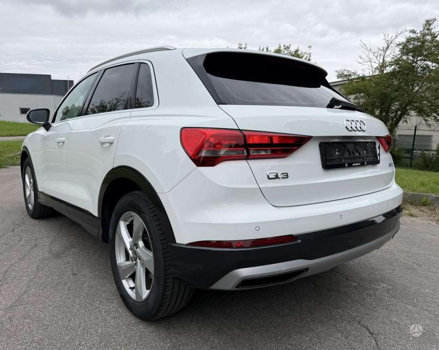 White Audi Q3 2019 in Siauliai, with an engine capacity of 1.97 L and mileage of 183 thousand km for 17200 €, photo 5 on AUTOMOTO.COM.LV