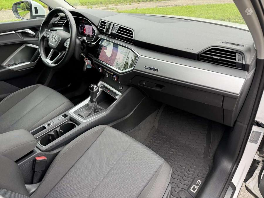 White Audi Q3 2019 in Siauliai, with an engine capacity of 1.97 L and mileage of 183 thousand km for 17200 €, photo 8 on AUTOMOTO.COM.LV