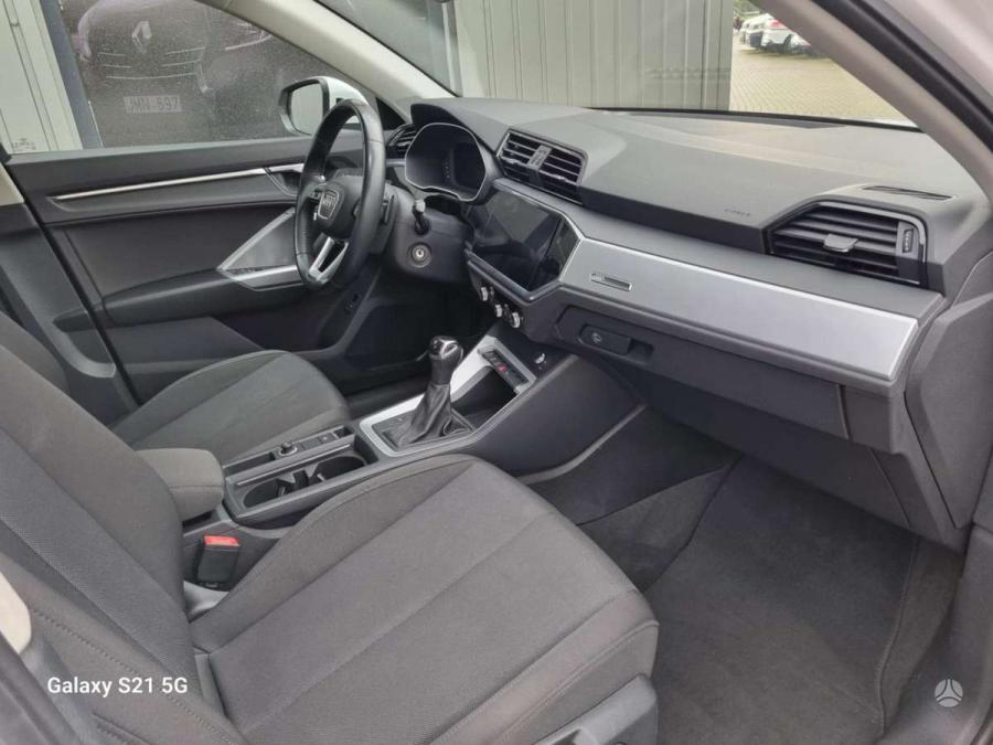 White Audi Q3 2019 in Taurage, with an engine capacity of 2.00 L and mileage of 206 thousand km for 17500 €, photo 9 on AUTOMOTO.COM.LV