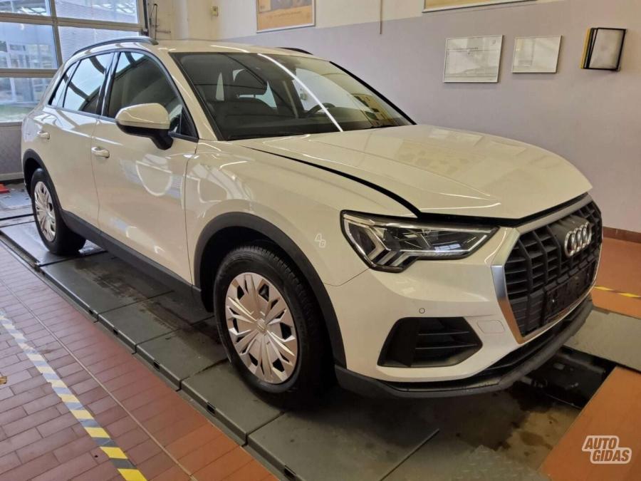 White Audi Q3 2020 in Kaunas, with an engine capacity of 1.50 L and mileage of 64 thousand km for 27499 €, photo 2 on AUTOMOTO.COM.LV