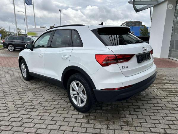 Audi Q3 2020 in Siauliai on AUTOMOTO.COM.LV White Audi Q3 2020 in Siauliai, with an engine capacity of 1.50 L and mileage of 90 thousand km for 19400 β¬, photo 11 on AUTOMOTO.COM.LV