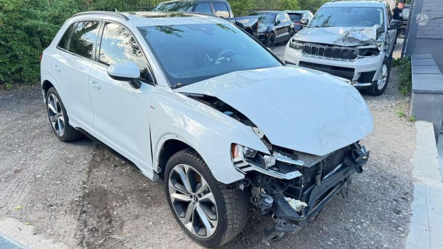 White Audi Q3 2021 in Ukmerge, with an engine capacity of 1.98 L and mileage of 61 thousand km for 9999 €, photo 6 on AUTOMOTO.COM.LV