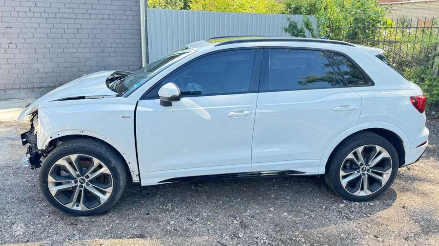 White Audi Q3 2021 in Ukmerge, with an engine capacity of 1.98 L and mileage of 61 thousand km for 9999 €, photo 10 on AUTOMOTO.COM.LV