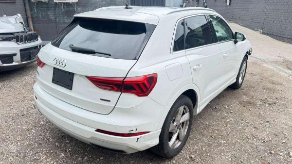 White Audi Q3 2021 in Ukmerge, with an engine capacity of 1.98 L and mileage of 95 thousand km for 8499 €, photo 3 on AUTOMOTO.COM.LV