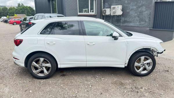White Audi Q3 2021 in Ukmerge, with an engine capacity of 1.98 L and mileage of 95 thousand km for 8499 €, photo 4 on AUTOMOTO.COM.LV