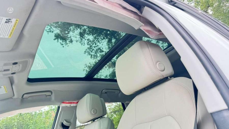 White Audi Q3 2021 in Ukmerge, with an engine capacity of 1.98 L and mileage of 95 thousand km for 8499 €, photo 12 on AUTOMOTO.COM.LV