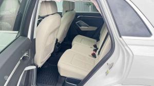 White Audi Q3 2021 in Ukmerge, with an engine capacity of 1.98 L and mileage of 95 thousand km for 8499 €, photo 15 on AUTOMOTO.COM.LV