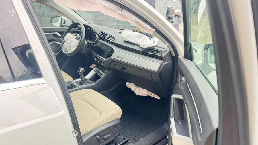 White Audi Q3 2021 in Ukmerge, with an engine capacity of 1.98 L and mileage of 95 thousand km for 8499 €, photo 16 on AUTOMOTO.COM.LV