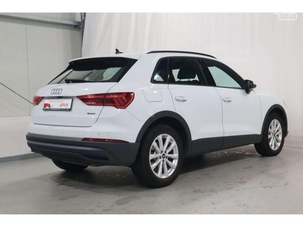 White Audi Q3 2022 in Kaunas, with an engine capacity of 2.00 L and mileage of 72 thousand km for 32669 €, photo 3 on AUTOMOTO.COM.LV