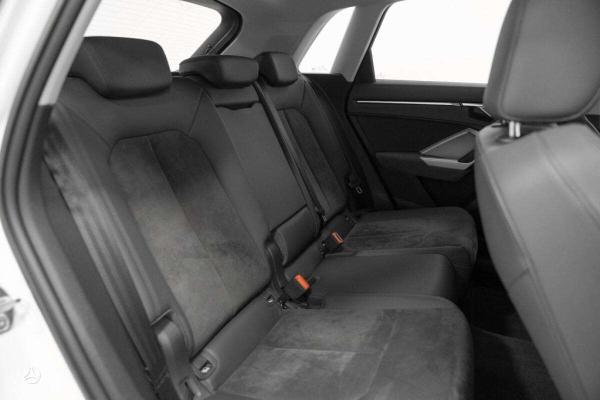 Balts Audi Q3 2022 Viļņa, ar dzinēja tilpumu 2.00 L un nobraukumu 152 tūkst. km par 24900 €, foto 8 vietnē AUTOMOTO.COM.LV